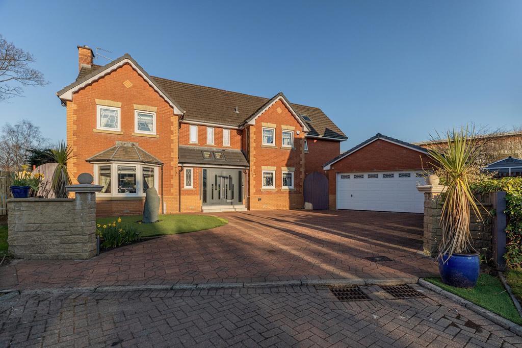Douglas Muir Drive, Milngavie 6 bed detached house - £925,000
