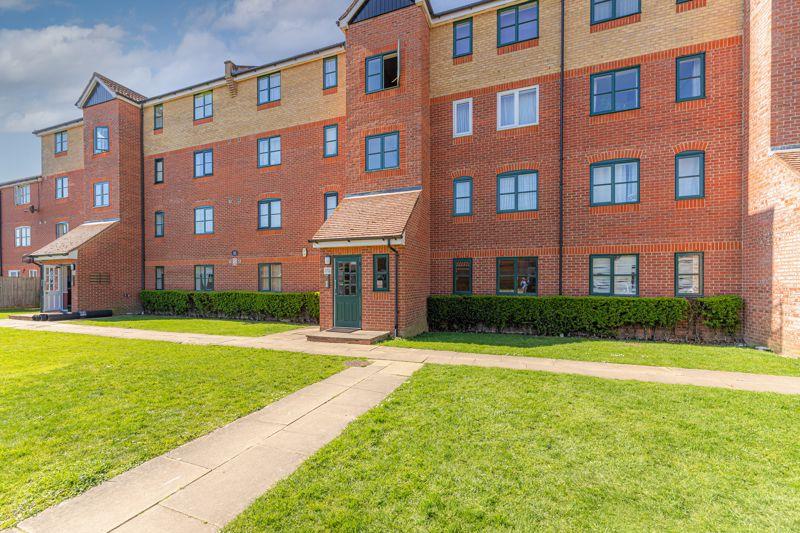 Bren Court, Colgate Place, Enfield... 1 bed flat for sale - £175,000