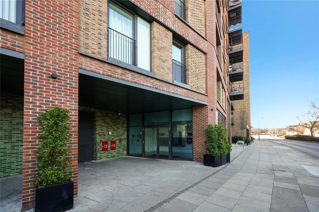 Ron Leighton Way, London 2 bed apartment for sale - £425,000