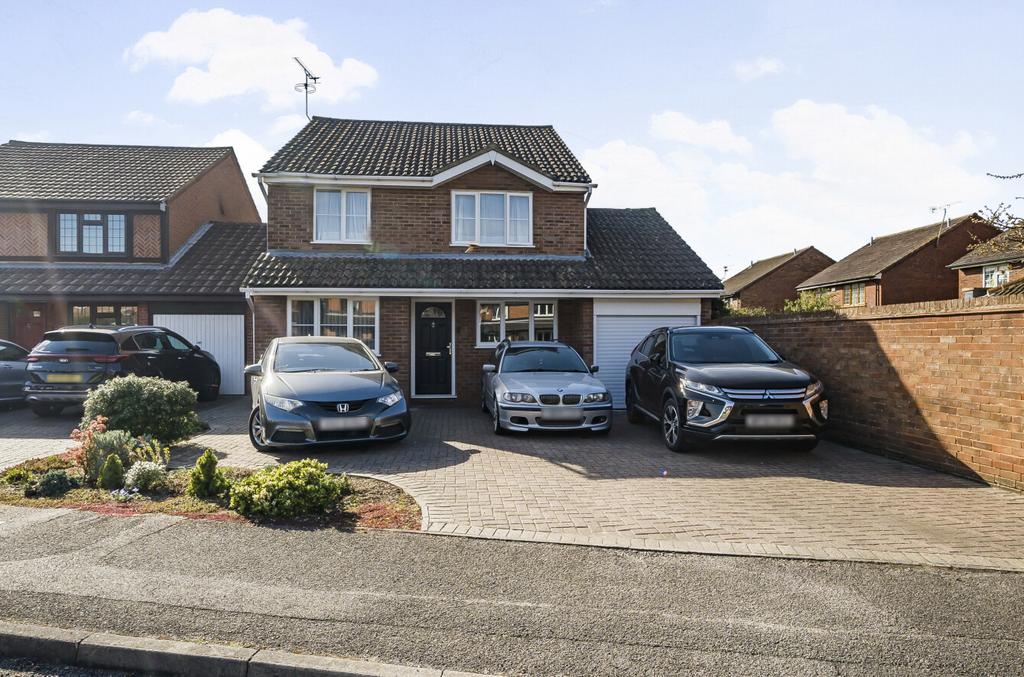Saxon Way, Old Windsor, Windsor 4 bed detached house for sale - £675,000