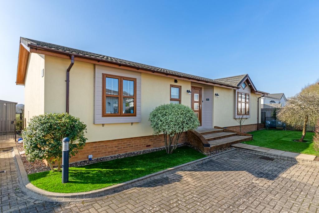 Takeley Park, Takeley CM22 2 bed detached house for sale - £350,000