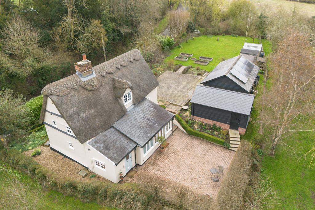 Walden Road, Hadstock CB21 4 bed detached house - £735,000