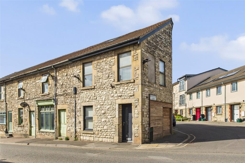 High Street, Radstock BA3 1 bed flat - £132,500