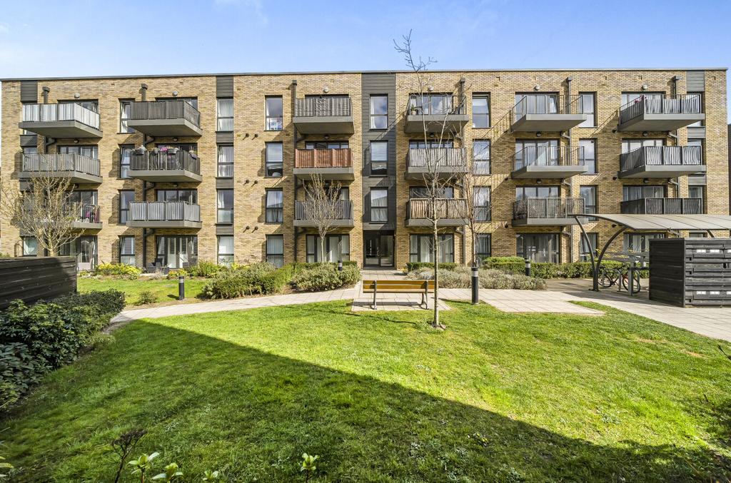 Panta House, 4 Old Barn Lane, Kenley... 2 bed flat for sale - £91,250