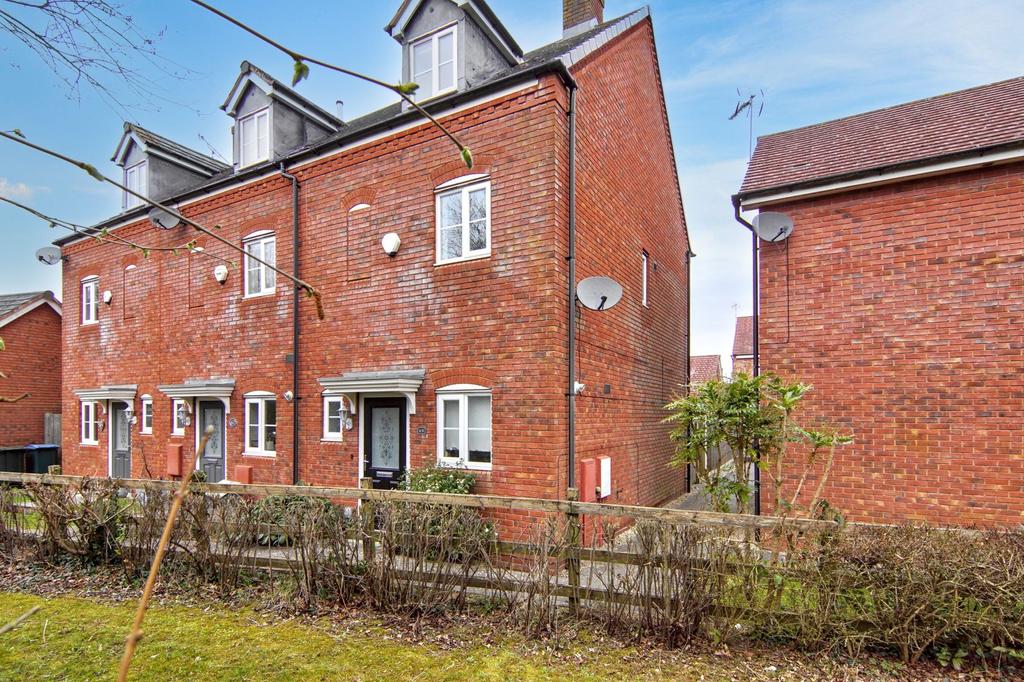 Manhattan Way, Coventry CV4 3 bed terraced house - £280,000