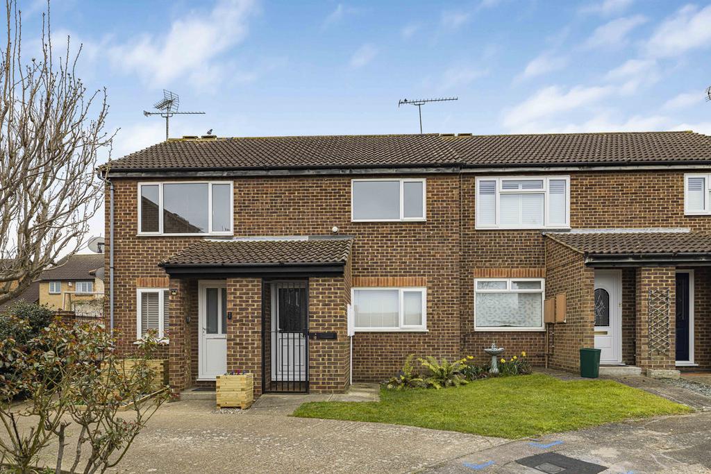 Armoury Drive, Gravesend, DA12 2 bed maisonette for sale - £220,000