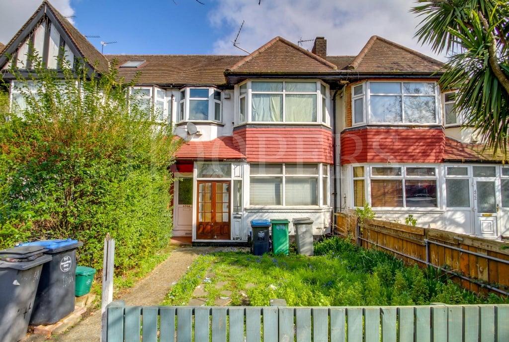 Neasden Lane North, London, NW10 2 bed maisonette for sale - £350,000