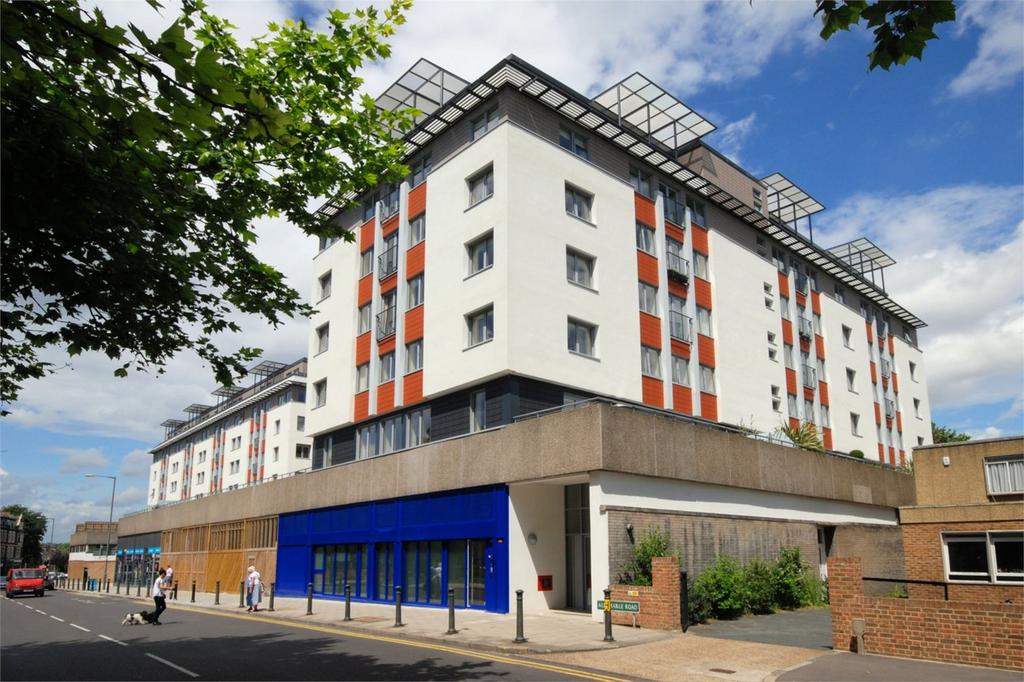 Lait House, 1 Albemarle Road... 2 bed apartment - £1,650 pcm (£381 pw)
