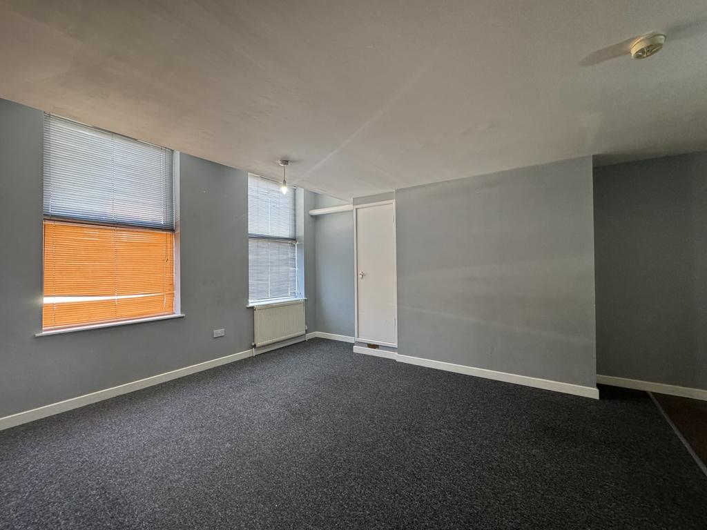 Flat 1, 64-65 High Street, Dudley... 2 bed apartment - £725 pcm (£167 pw)