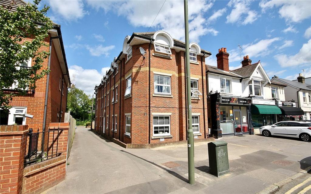Goldsworth Road, Woking, Surrey, GU21 2 bed apartment to rent - £1,450 ...