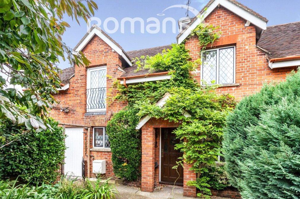 Hall Court, Datchet, Slough 3 bed detached house - £750,000
