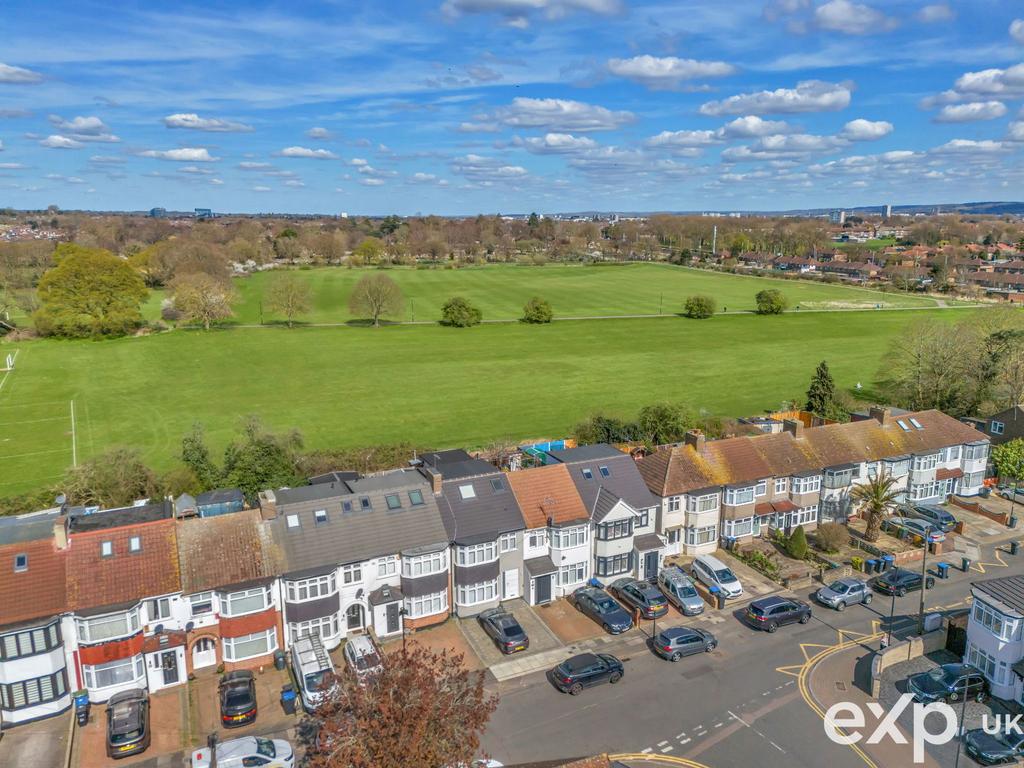 Rayleigh Road, London N13 4 bed terraced house for sale - £600,000