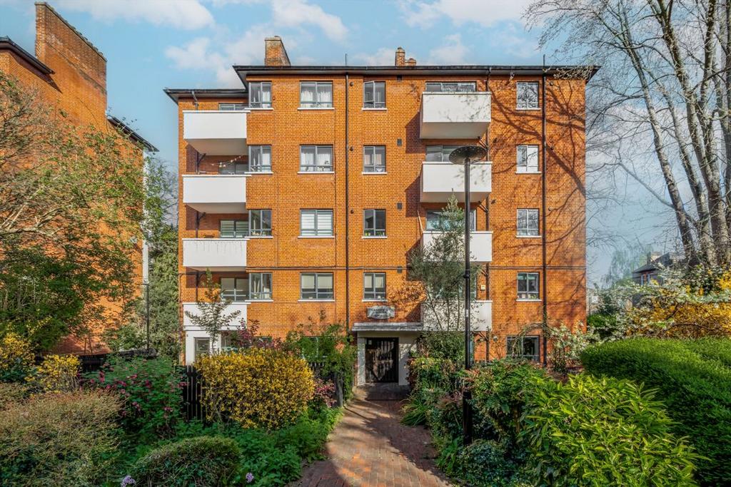 Brecknock Road Estate, London N19 2 bed flat - £2,448 pcm (£565 pw)