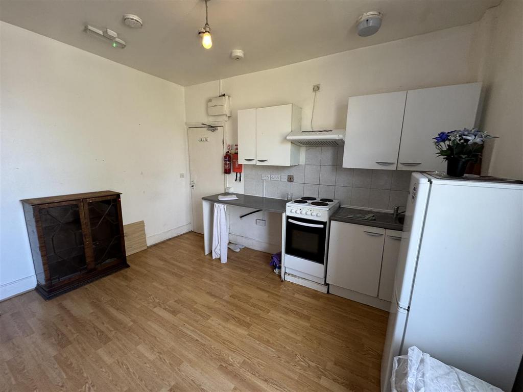 Lampton Road, Hounslow TW3 Studio to rent - £700 pcm (£162 pw)