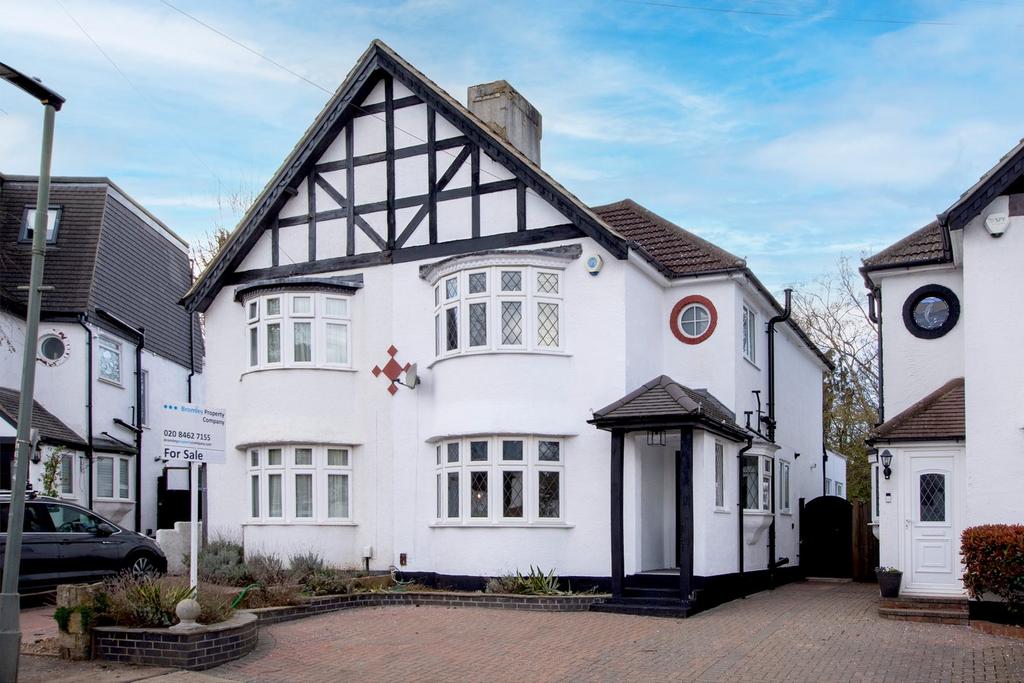 Hayes Wood Avenue, Bromley, BR2 3 bed semi-detached house for sale - £ ...