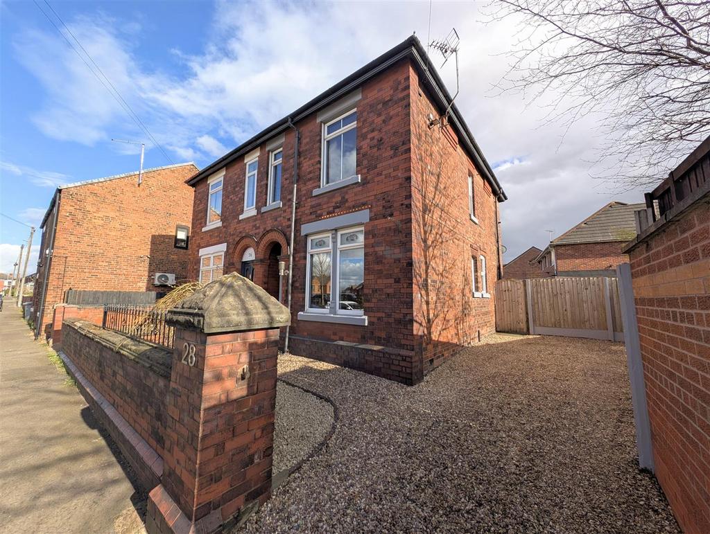 Hill Street, Sandbach 2 bed semi-detached house - £210,000