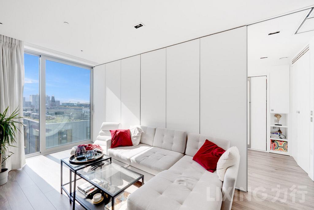 Piazza Walk, Aldgate, E1 8PW 2 bed apartment - £785,000
