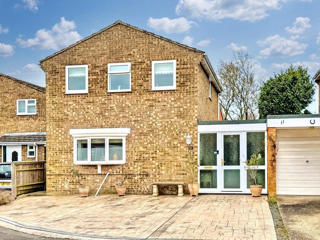 Bec Close, Wantage, OX12 4 bed link detached house - £435,000