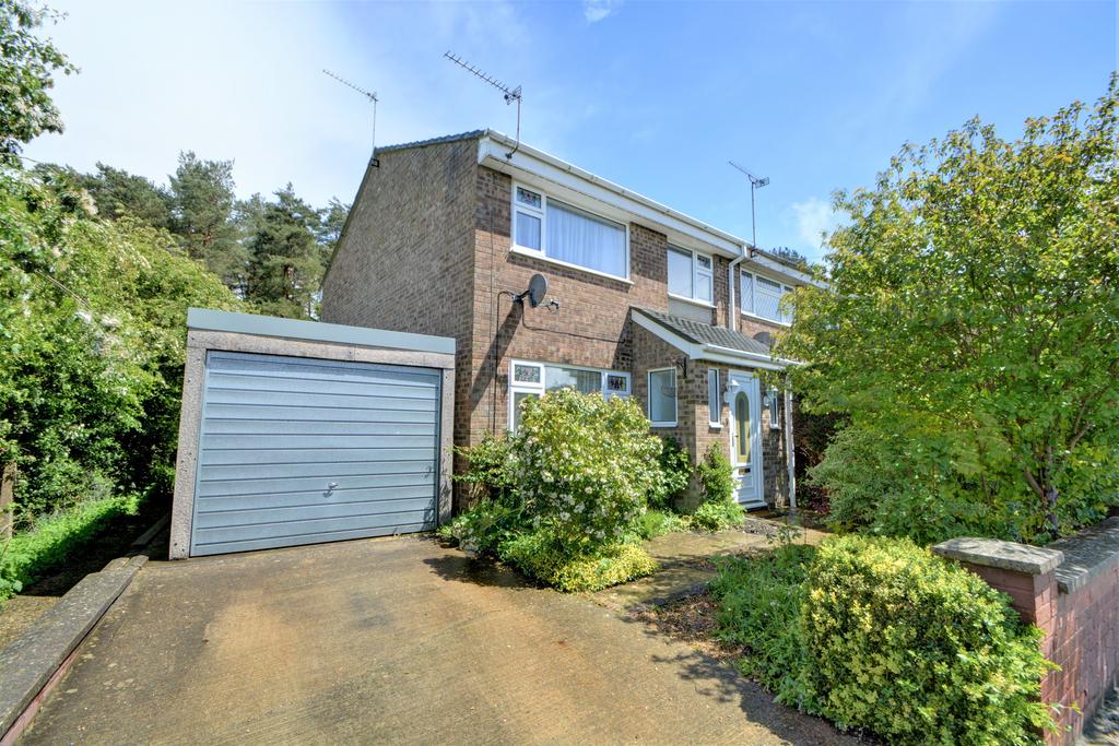 Maple Way, Headley Down, Bordon 3 bed end of terrace house to rent - £ ...
