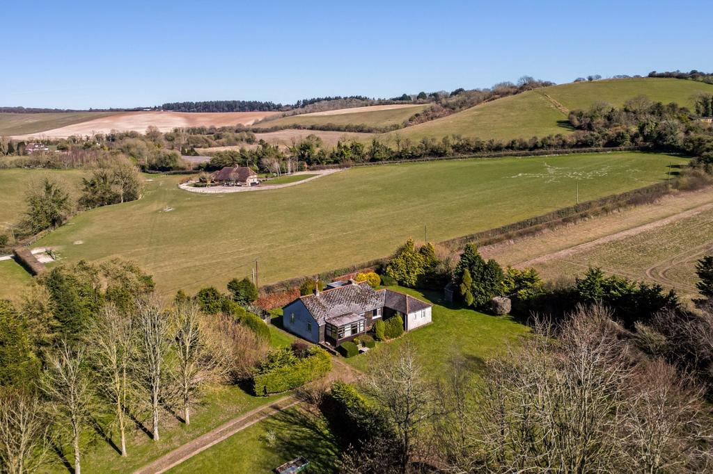 Pilgrims Way, Stowting, Ashford... 4 bed bungalow for sale - £725,000