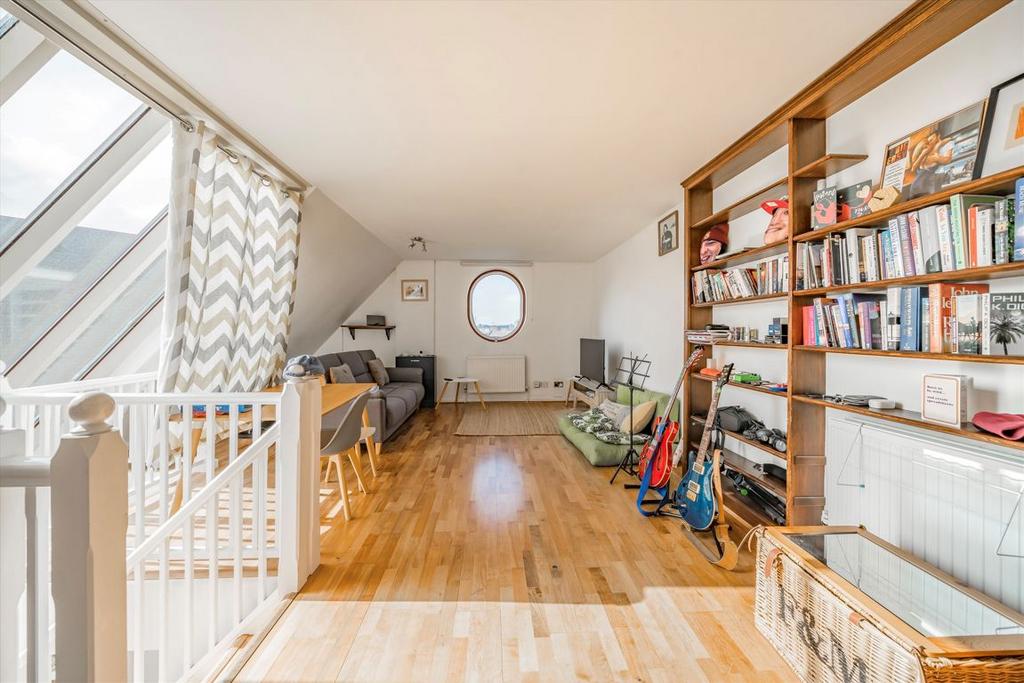 Asher Way, London E1W 2 bed flat for sale - £870,000