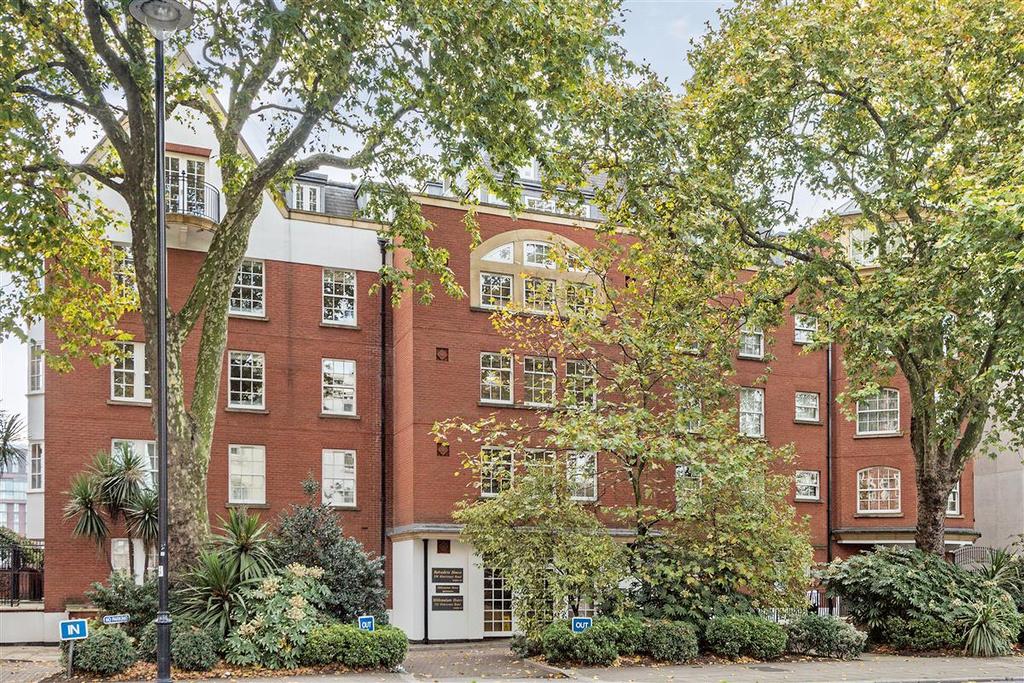 Grosvenor Road, SW1V 2 bed flat - £3,900 pcm (£900 pw)