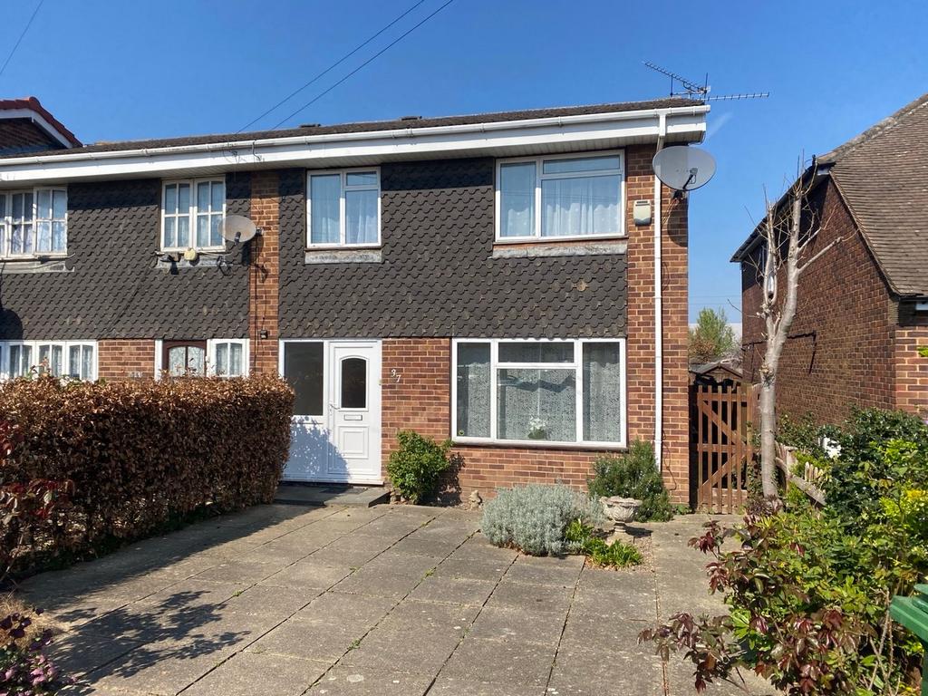Pitts Road, Slough SL1 3 bed end of terrace house - £450,000