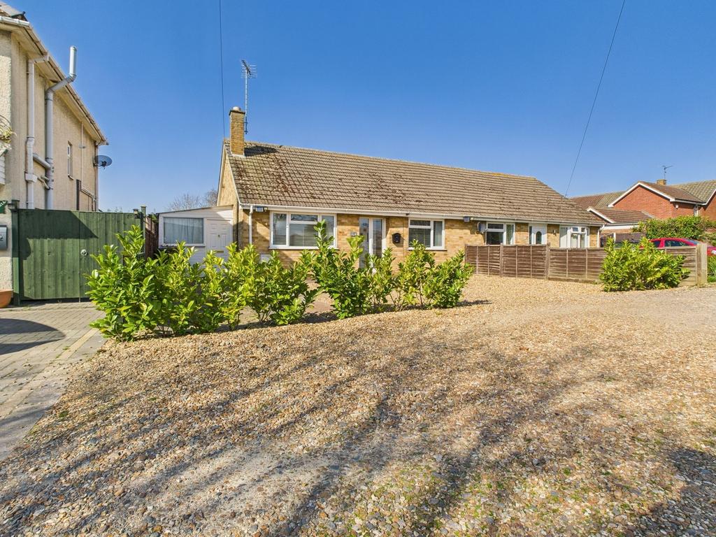 Broadway, Yaxley, PE7 2 bed semi-detached bungalow for sale - £230,000