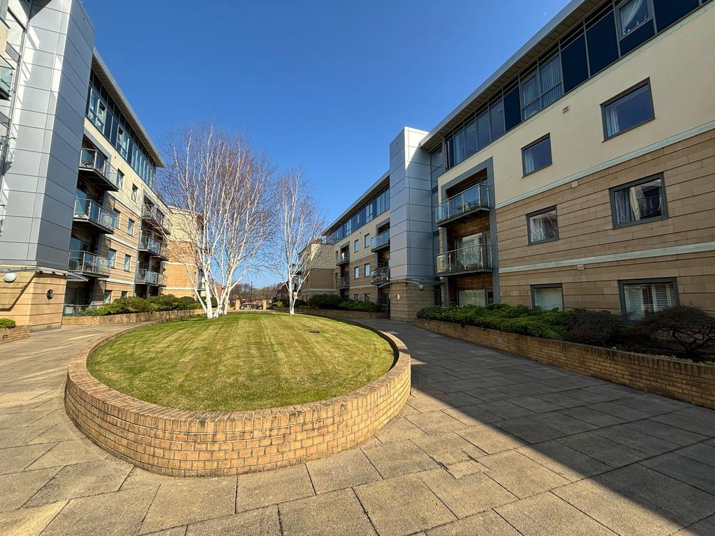 Grove Park Oval, Gosforth NE3 3 bed apartment to rent - £2,500 pcm (£ ...