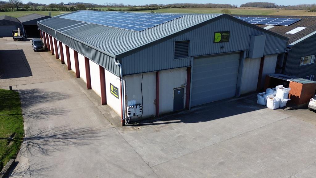 Royston Industrial unit - £5,500 pcm (£1,269 pw)