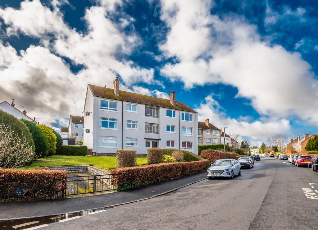 5/6 Oxgangs Farm Drive, Oxgangs... 2 bed flat - £142,500