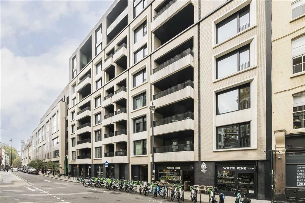 Rathbone Place, London W1T 1 bed flat to rent - £4,983 pcm (£1,150 pw)