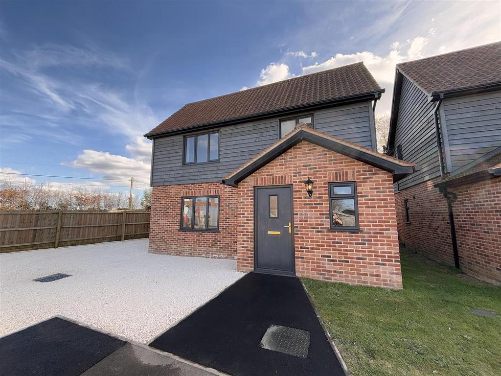 Rose & Crown Court, Stanton 4 bed detached house for sale - £385,000