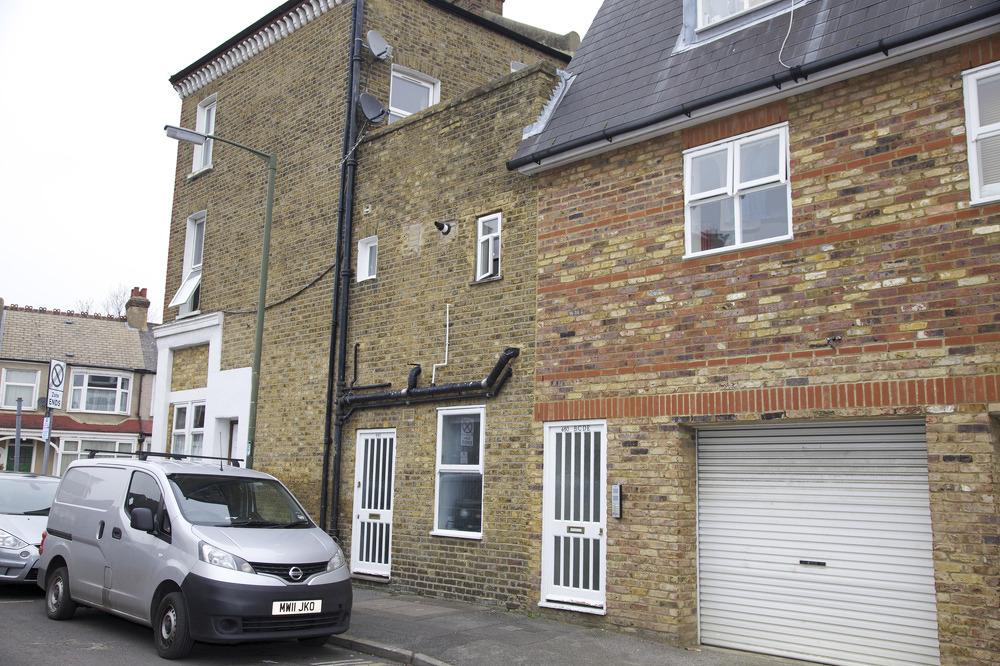 Kingston road, RAYNES PARK SW20 1 bed flat - £1,450 pcm (£335 pw)