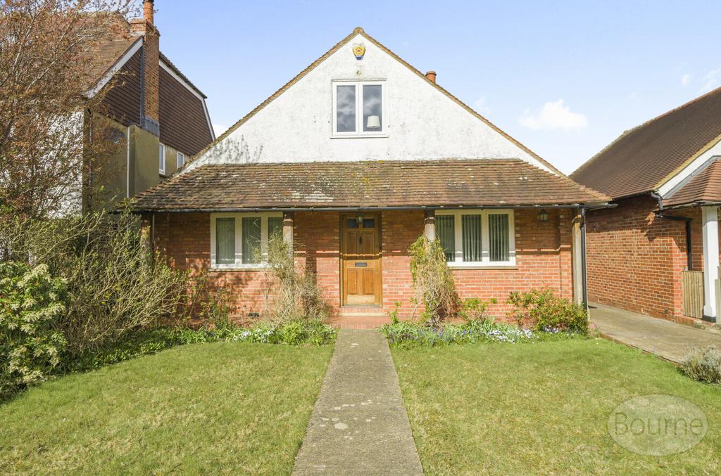 New Inn Lane, Guildford, Surrey, GU4 2 bed bungalow - £550,000