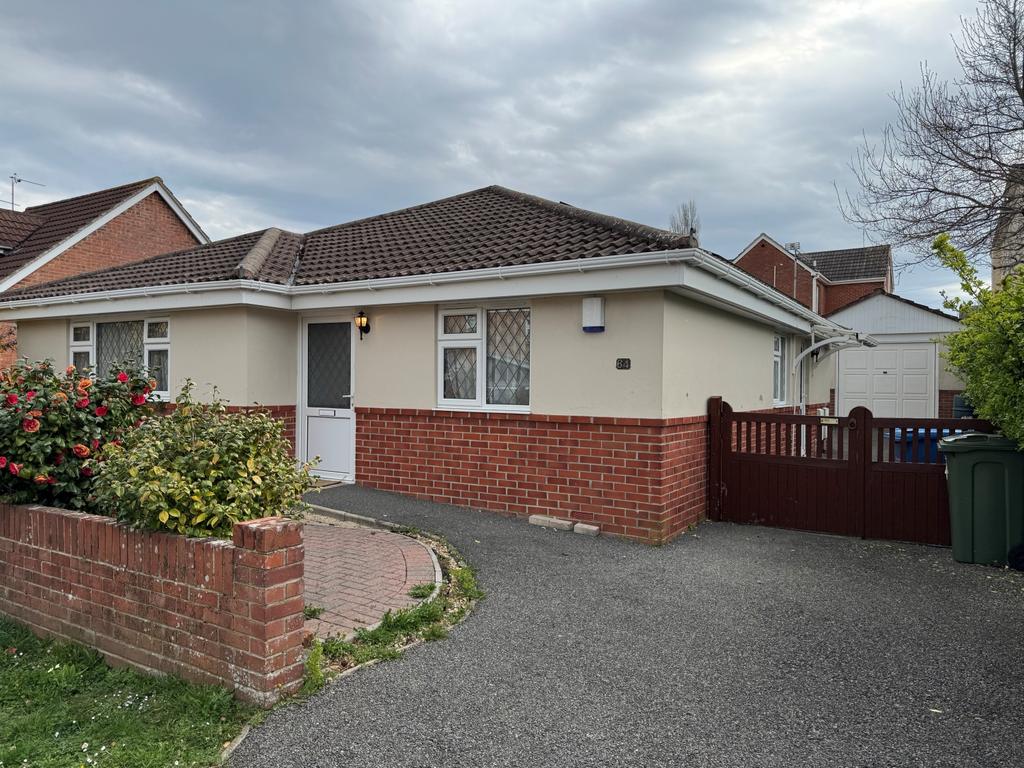 Phyldon Close, Poole, Dorset, BH12 3 bed detached bungalow - £1,600 pcm ...