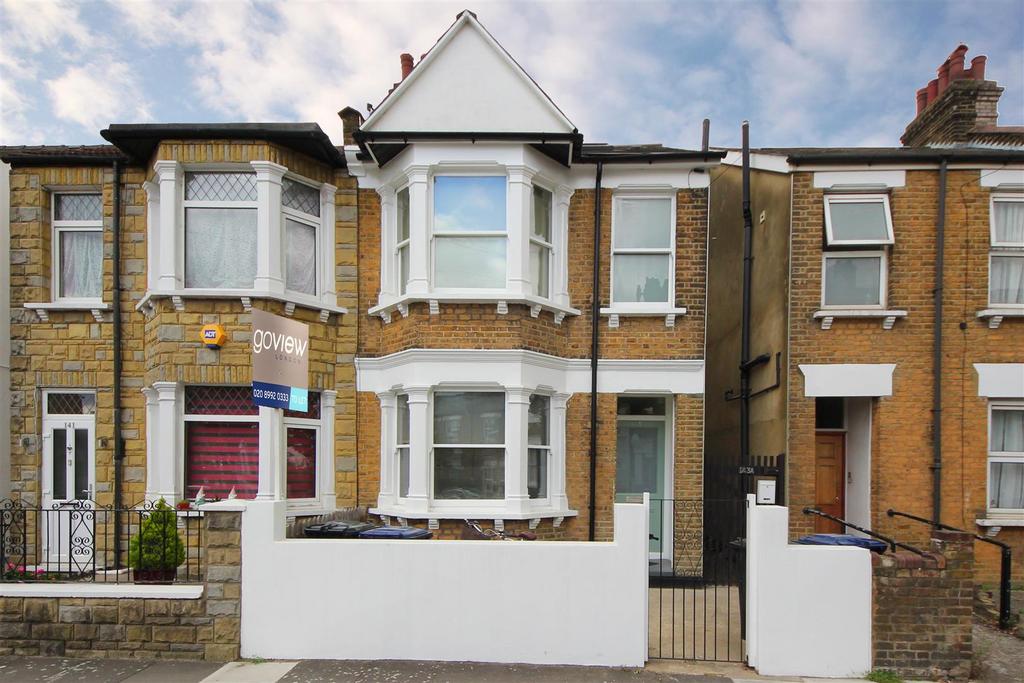 Wells House Road, NW10 3 bed apartment - £2,400 pcm (£554 pw)