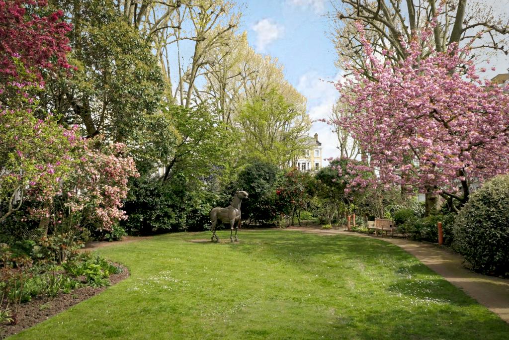 Lexham Gardens, Kensington W8 2 bed flat for sale - £670,000