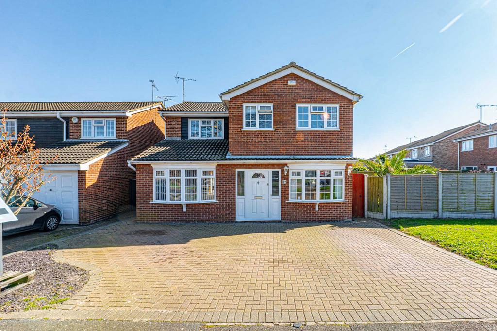 Bishopsteignton, Southend-on-Sea, SS3 4 bed detached house for sale - £575,000