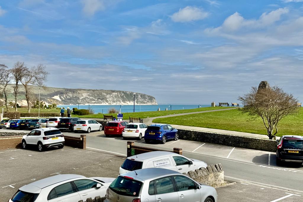 REMPSTONE ROAD, SWANAGE 2 bed flat - £425,000