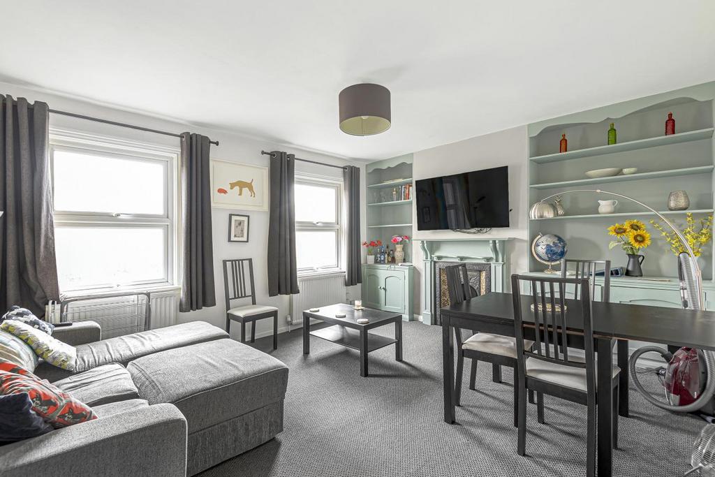 Battersea Rise, Battersea, London, SW11 3 bed flat for sale - £500,000
