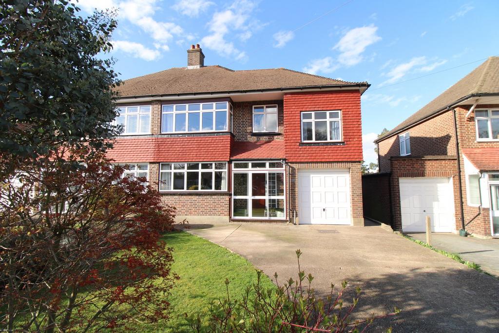Mead Way, Bromley, BR2 4 bed semi-detached house - £810,000