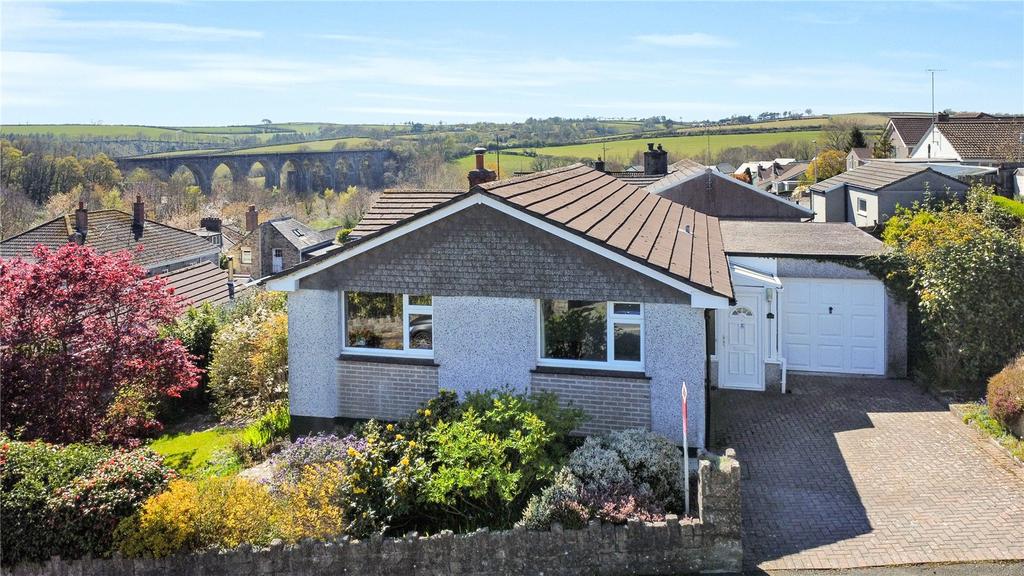 Allen Vale, Cornwall PL14 2 bed bungalow for sale - £280,000