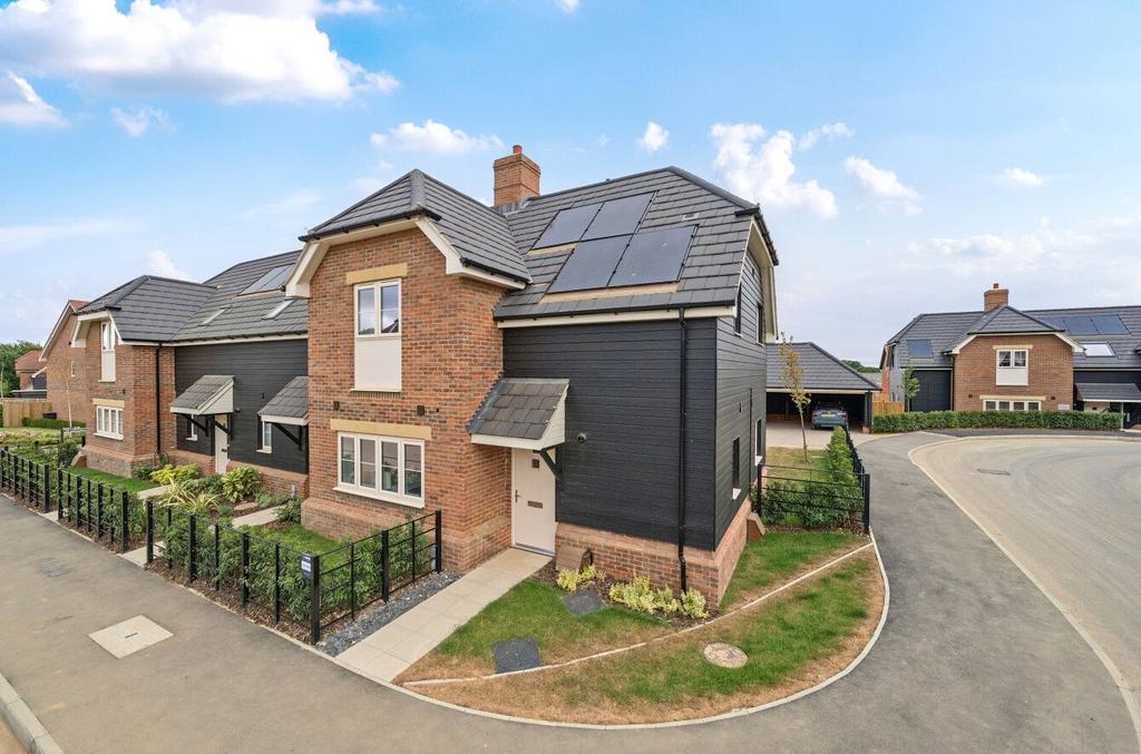 Arabian Drive, Reading RG7 1 bed apartment for sale - £280,000