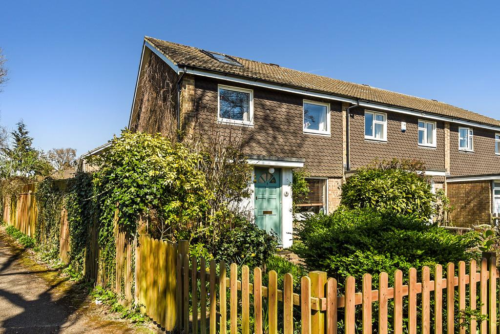 Butser Walk, Petersfield GU31 4 bed end of terrace house - £499,950