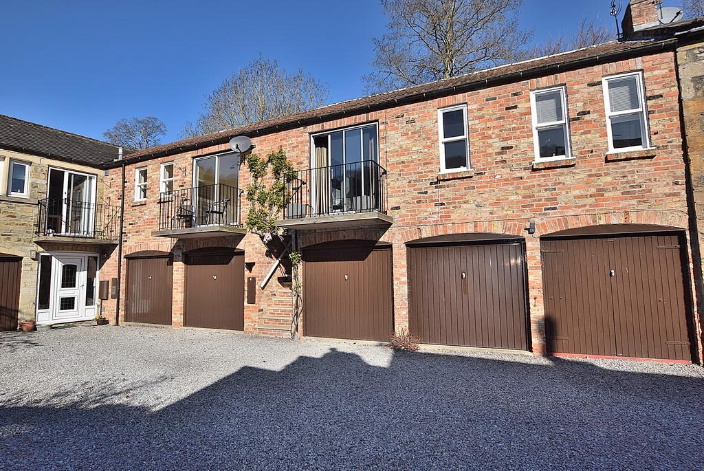 Mews Court, The Green, Richmond 1 bed flat for sale - £120,000