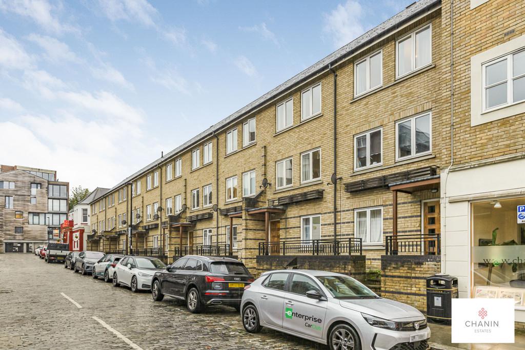 Docklands E14 5 bed townhouse to rent - £5,092 pcm (£1,175 pw)
