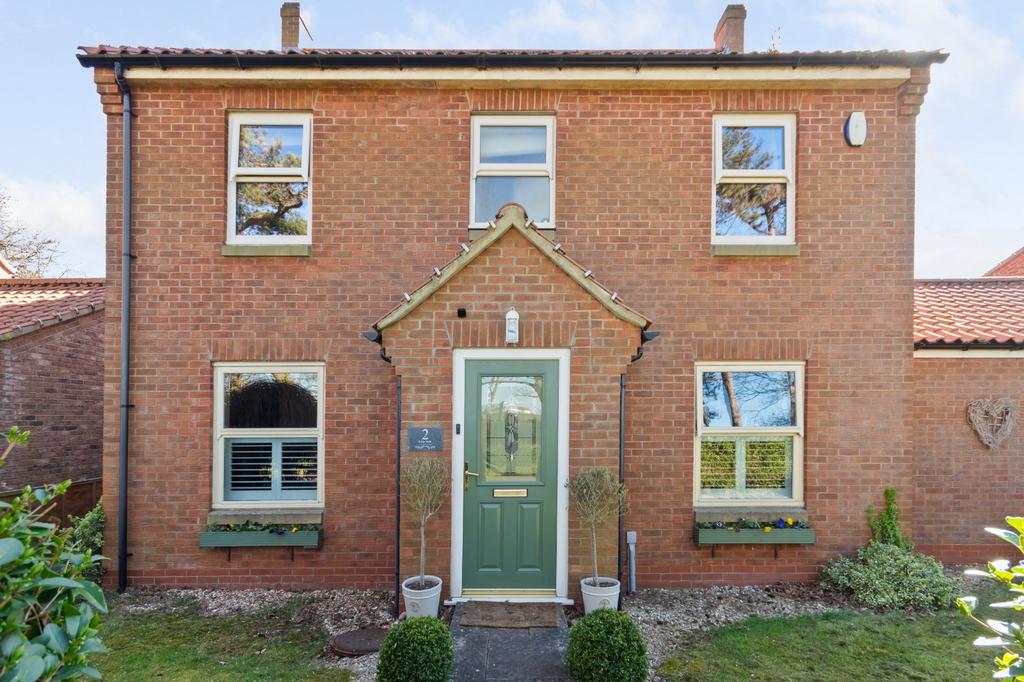 Robin Walk, Great Coates, DN37 4 bed detached house - £300,000