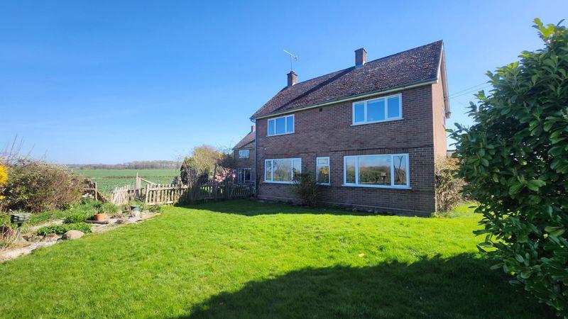 5 Shackerley Lane, Albrighton. WV7 3AB 3 bed detached house - £1,200 ...