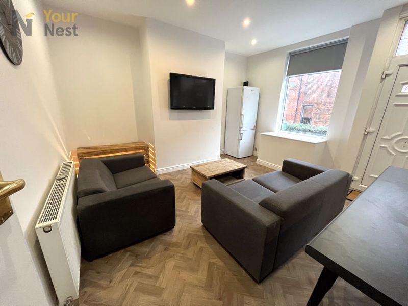 Harold Road, Hyde park, LS6 1PR 3 bed terraced house - £1,825 pcm (£421 pw)